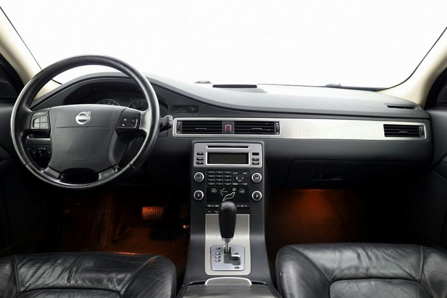 Green Volvo XC70 2007 in Tallinn, with an engine capacity of 2.40 L and mileage of 318 thousand km for 3199 €, photo 13 on AUTOMOTO.COM.LV
