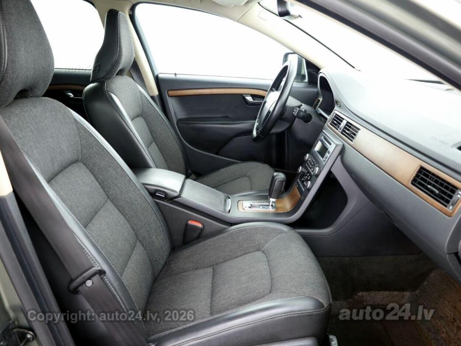 Green Volvo XC70 2008 in Tallinn, with an engine capacity of 3.20 L and mileage of 369 thousand km for 2999 €, photo 6 on AUTOMOTO.COM.LV