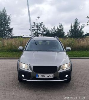Zaļš Volvo XC70 2008 Viļņa, ar dzinēja tilpumu 2.40 L un nobraukumu 347 tūkst. km par 3000 €, foto  vietnē AUTOMOTO.COM.LV
