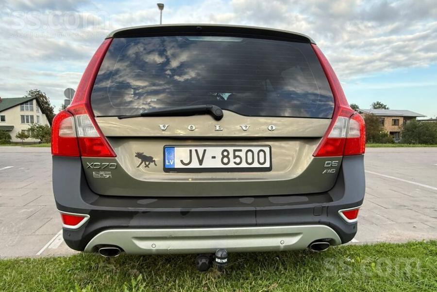 Green Volvo XC70 2011 in Ogre, with an engine capacity of 2.40 L and mileage of 333 thousand km for 5000 €, photo 6 on AUTOMOTO.COM.LV