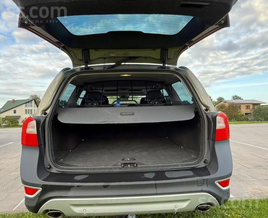 Green Volvo XC70 2011 in Ogre, with an engine capacity of 2.40 L and mileage of 333 thousand km for 5000 €, photo 7 on AUTOMOTO.COM.LV