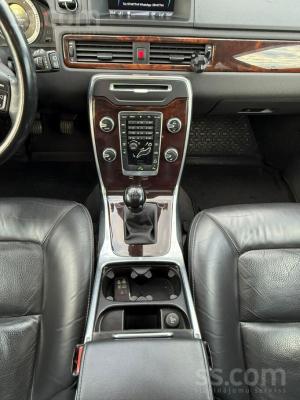 Green Volvo XC70 2011 in Ogre, with an engine capacity of 2.40 L and mileage of 333 thousand km for 5000 €, photo 8 on AUTOMOTO.COM.LV