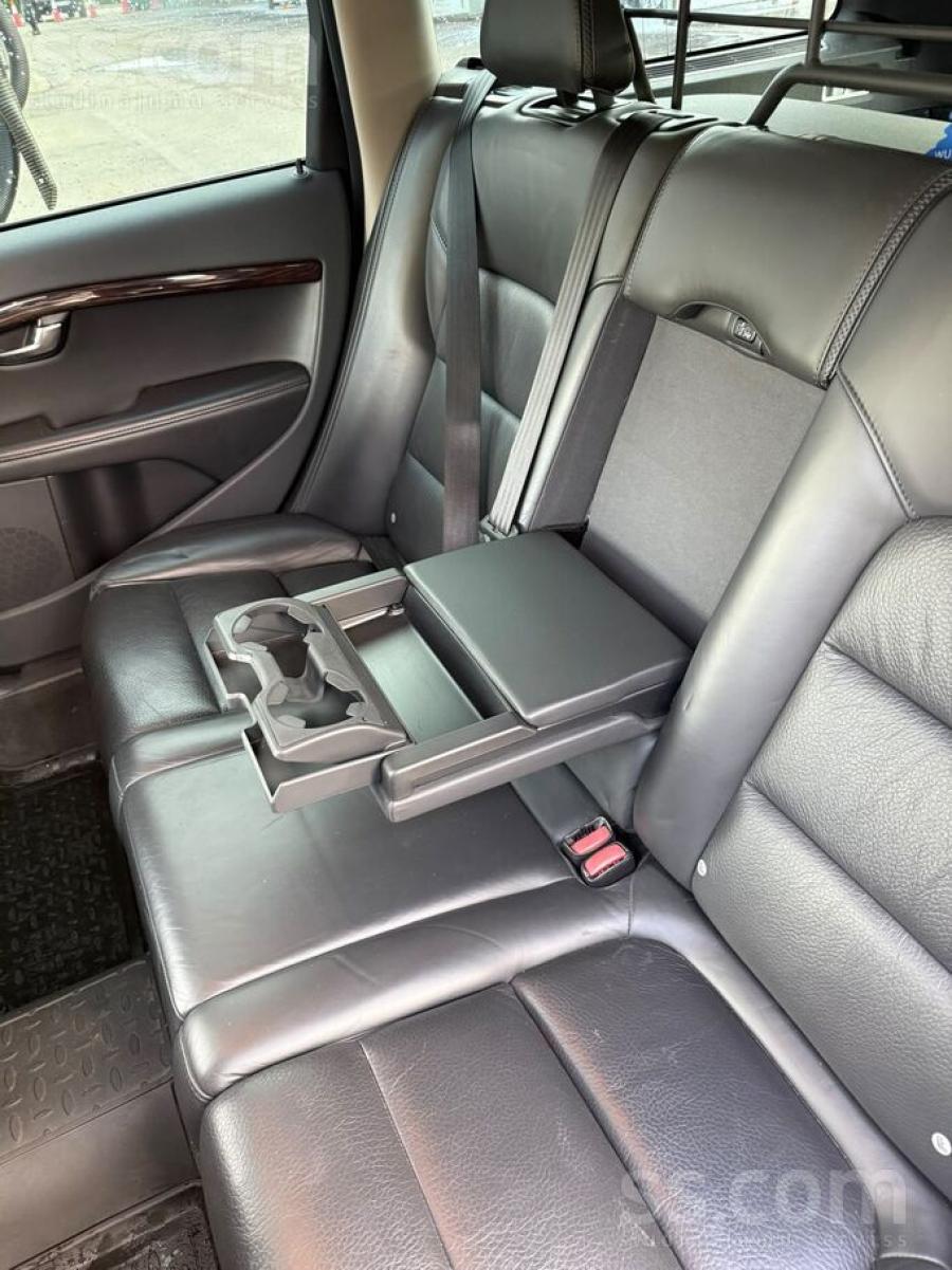 Green Volvo XC70 2011 in Ogre, with an engine capacity of 2.40 L and mileage of 333 thousand km for 5000 €, photo 9 on AUTOMOTO.COM.LV