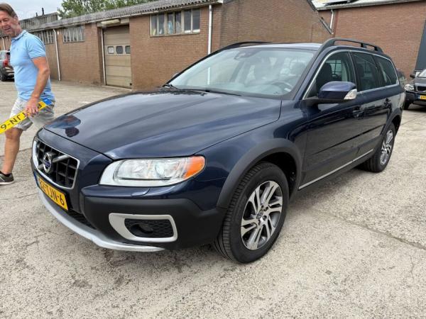 Zaļš Volvo XC70 2012 Rīga, ar dzinēja tilpumu 2.00 L un nobraukumu 298 tūkst. km par 8990 €, foto 6 vietnē AUTOMOTO.COM.LV