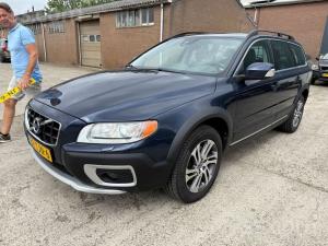 Green Volvo XC70 2012 in Riga, with an engine capacity of 2.00 L and mileage of 298 thousand km for 8990 €, photo 6 on AUTOMOTO.COM.LV