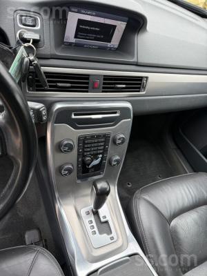 Green Volvo XC70 2012 in Riga, with an engine capacity of 2.00 L and mileage of 298 thousand km for 8990 €, photo 7 on AUTOMOTO.COM.LV