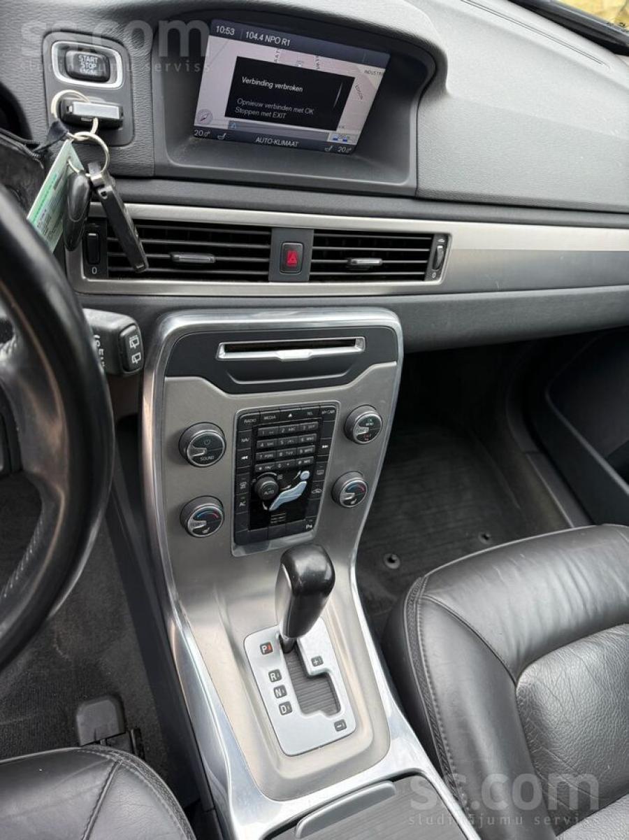 Green Volvo XC70 2012 in Riga, with an engine capacity of 2.00 L and mileage of 298 thousand km for 8990 €, photo 7 on AUTOMOTO.COM.LV