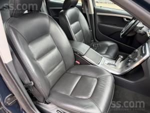 Green Volvo XC70 2012 in Riga, with an engine capacity of 2.00 L and mileage of 298 thousand km for 8990 €, photo 12 on AUTOMOTO.COM.LV