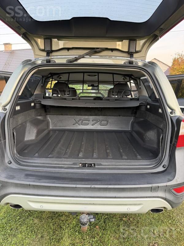 Зеленый Вольво ХС70 2013 в Рига, объемом двигателя 2.40 л и пробегом 359 тыс. км за 10300 €, фото 7 на AUTOMOTO.COM.LV