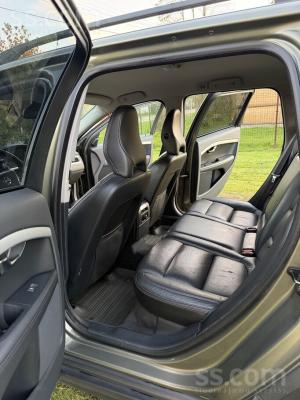 Zaļš Volvo XC70 2013 Rīga, ar dzinēja tilpumu 2.40 L un nobraukumu 359 tūkst. km par 10300 €, foto 8 vietnē AUTOMOTO.COM.LV