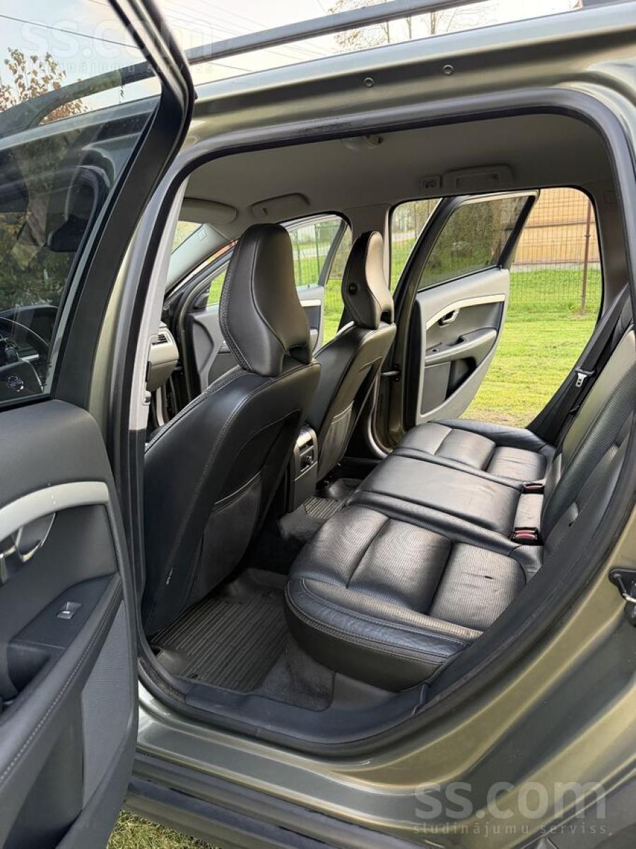 Zaļš Volvo XC70 2013 Rīga, ar dzinēja tilpumu 2.40 L un nobraukumu 359 tūkst. km par 10300 €, foto 8 vietnē AUTOMOTO.COM.LV