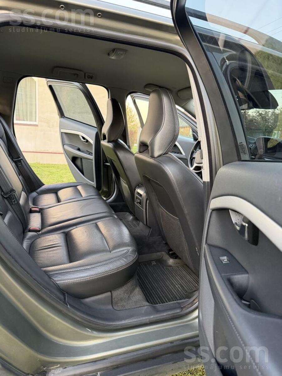 Zaļš Volvo XC70 2013 Rīga, ar dzinēja tilpumu 2.40 L un nobraukumu 359 tūkst. km par 10300 €, foto 9 vietnē AUTOMOTO.COM.LV