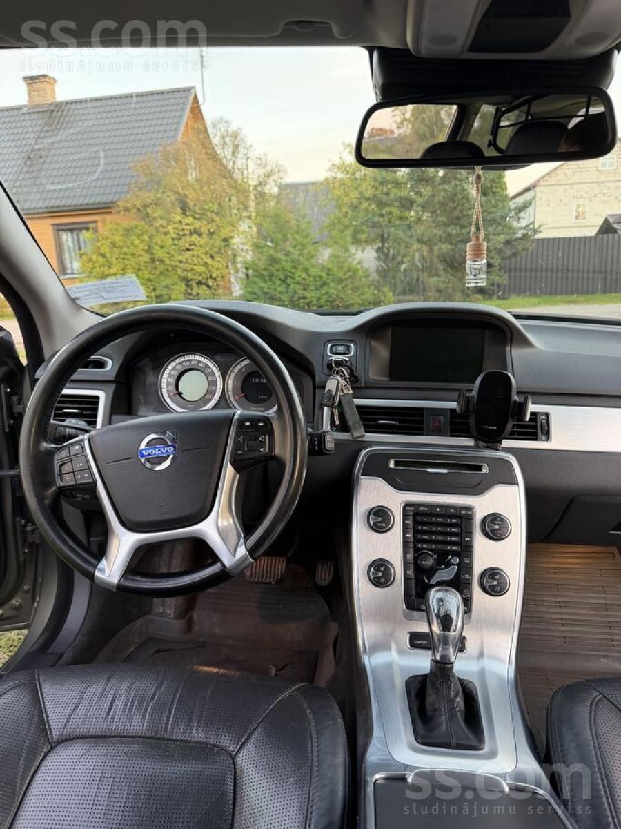 Zaļš Volvo XC70 2013 Rīga, ar dzinēja tilpumu 2.40 L un nobraukumu 359 tūkst. km par 10300 €, foto 12 vietnē AUTOMOTO.COM.LV