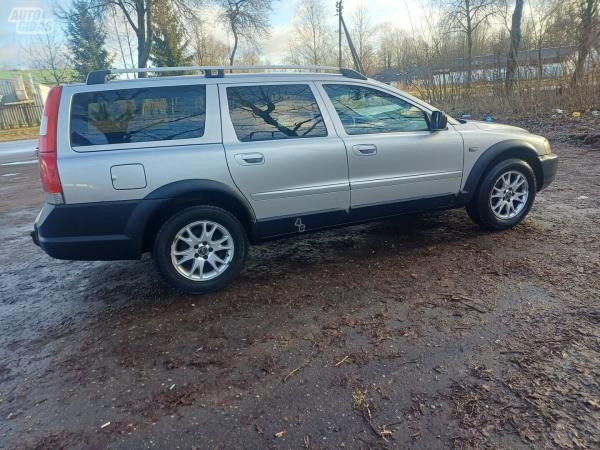 Pelēks Volvo XC70 2005 Šalčininkai, ar dzinēja tilpumu 2.40 L un nobraukumu 371 tūkst. km par 1500 €, foto 2 vietnē AUTOMOTO.COM.LV