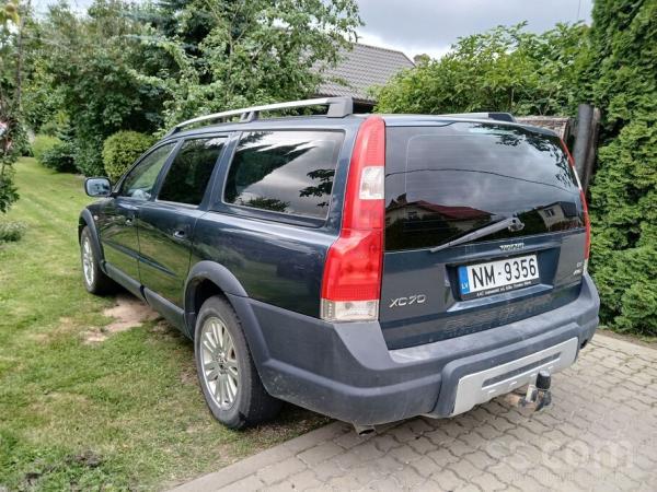 Pelēks Volvo XC70 2005 Bauska, ar dzinēja tilpumu 2.40 L un nobraukumu 330 tūkst. km par 2150 €, foto 4 vietnē AUTOMOTO.COM.LV
