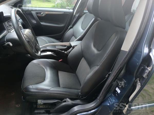 Pelēks Volvo XC70 2005 Bauska, ar dzinēja tilpumu 2.40 L un nobraukumu 330 tūkst. km par 2150 €, foto 7 vietnē AUTOMOTO.COM.LV