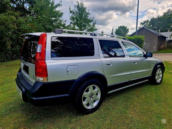 Grey Volvo XC70 2005 in Kaunas, with an engine capacity of 2.40 L and mileage of 323 thousand km for 3650 €, photo 5 on AUTOMOTO.COM.LV