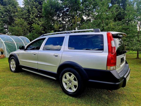 Grey Volvo XC70 2005 in Kaunas, with an engine capacity of 2.40 L and mileage of 323 thousand km for 3650 €, photo 10 on AUTOMOTO.COM.LV
