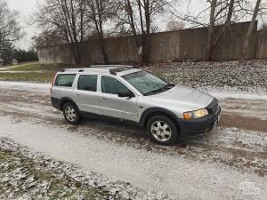 Grey Volvo XC70 2006 in Jonava, with an engine capacity of 2.50 L and mileage of 384 thousand km for 1200 €, photo 3 on AUTOMOTO.COM.LV