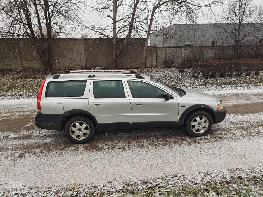 Grey Volvo XC70 2006 in Jonava, with an engine capacity of 2.50 L and mileage of 384 thousand km for 1200 €, photo 4 on AUTOMOTO.COM.LV