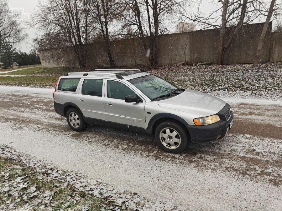 Grey Volvo XC70 2006 in Jonava, with an engine capacity of 2.50 L and mileage of 384 thousand km for 999 €, photo 3 on AUTOMOTO.COM.LV