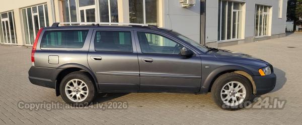 Grey Volvo XC70 2006 in Tartu, with an engine capacity of 2.40 L and mileage of 264 thousand km for 4200 €, photo 8 on AUTOMOTO.COM.LV