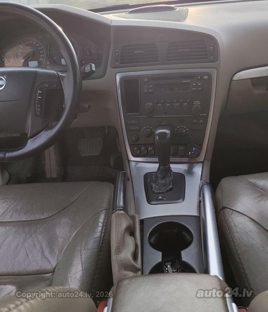 Pelēks Volvo XC70 2006 Tartu, ar dzinēja tilpumu 2.40 L un nobraukumu 264 tūkst. km par 4200 €, foto 16 vietnē AUTOMOTO.COM.LV
