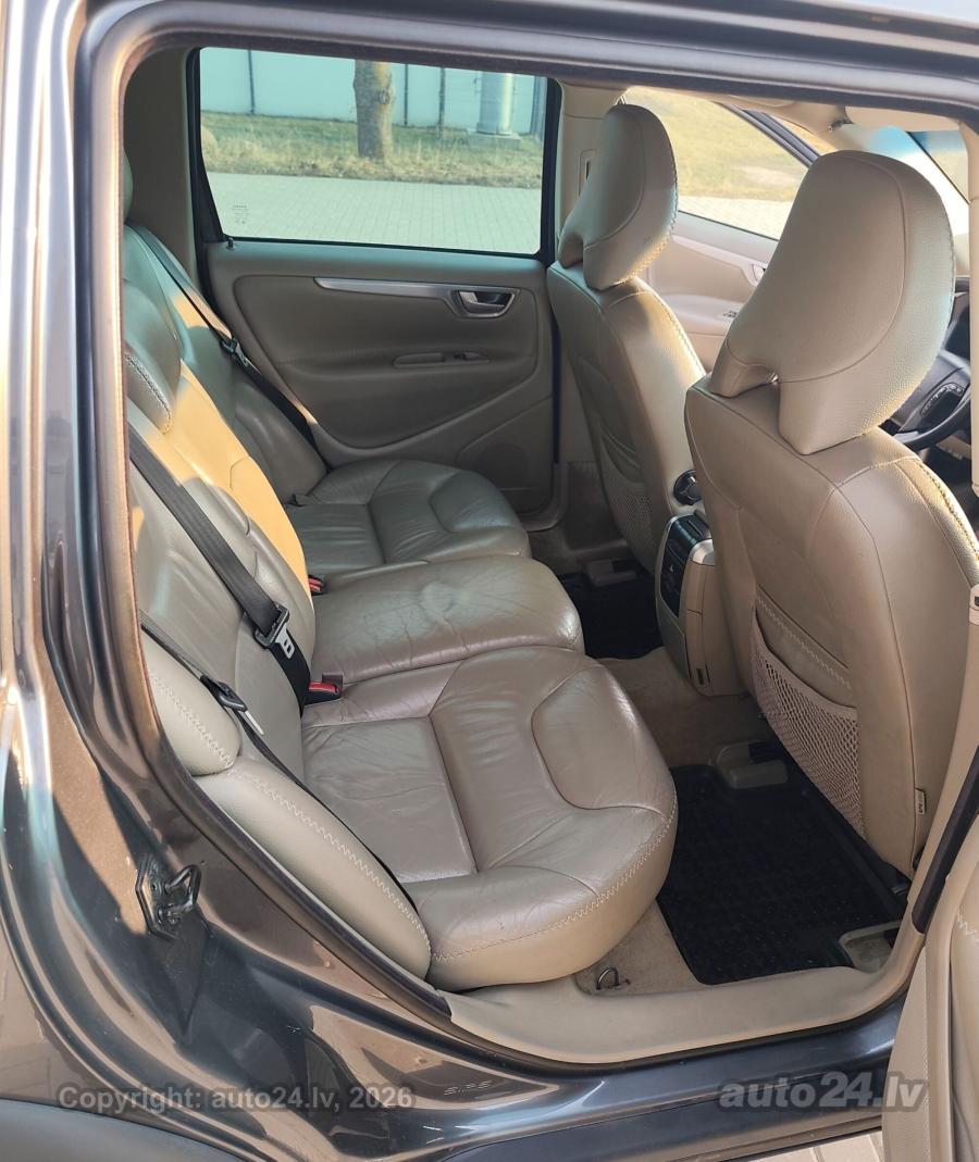 Pelēks Volvo XC70 2006 Tartu, ar dzinēja tilpumu 2.40 L un nobraukumu 264 tūkst. km par 4200 €, foto 17 vietnē AUTOMOTO.COM.LV