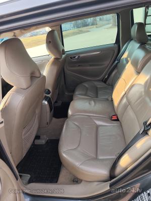 Pelēks Volvo XC70 2006 Tartu, ar dzinēja tilpumu 2.40 L un nobraukumu 264 tūkst. km par 4200 €, foto 18 vietnē AUTOMOTO.COM.LV