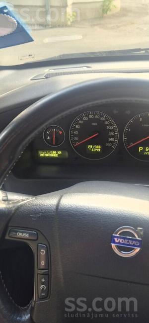 Grey Volvo XC70 2006 in Riga, with an engine capacity of 2.40 L and mileage of 290 thousand km for 4750 €, photo 3 on AUTOMOTO.COM.LV