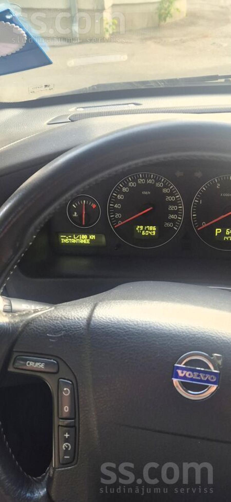 Grey Volvo XC70 2006 in Riga, with an engine capacity of 2.40 L and mileage of 290 thousand km for 4750 €, photo 3 on AUTOMOTO.COM.LV
