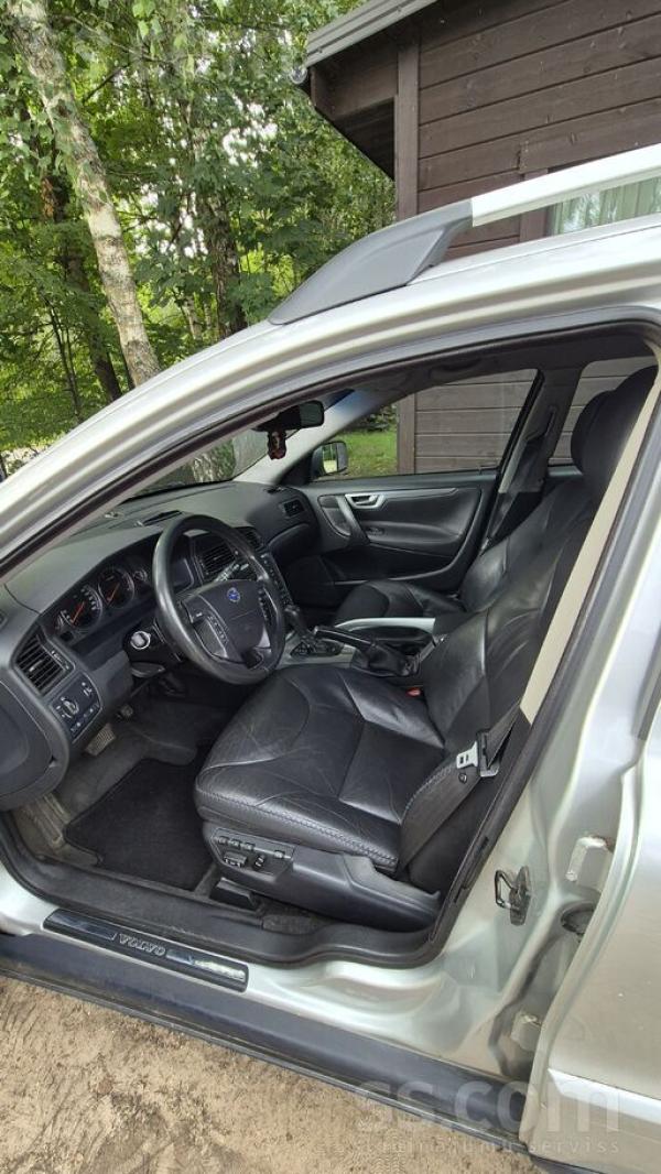 Pelēks Volvo XC70 2006 Rīga, ar dzinēja tilpumu 2.40 L un nobraukumu 290 tūkst. km par 4750 €, foto 3 vietnē AUTOMOTO.COM.LV