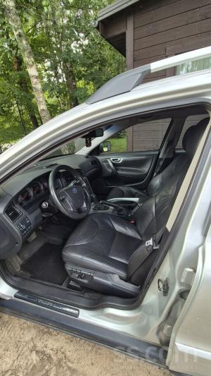 Grey Volvo XC70 2006 in Riga, with an engine capacity of 2.40 L and mileage of 290 thousand km for 4750 €, photo 4 on AUTOMOTO.COM.LV