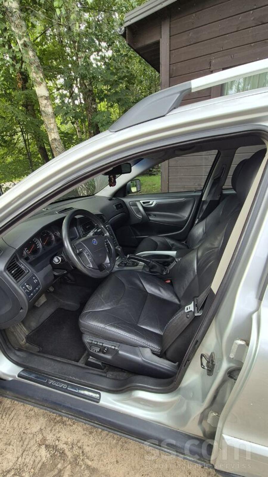 Grey Volvo XC70 2006 in Riga, with an engine capacity of 2.40 L and mileage of 290 thousand km for 4750 €, photo 4 on AUTOMOTO.COM.LV