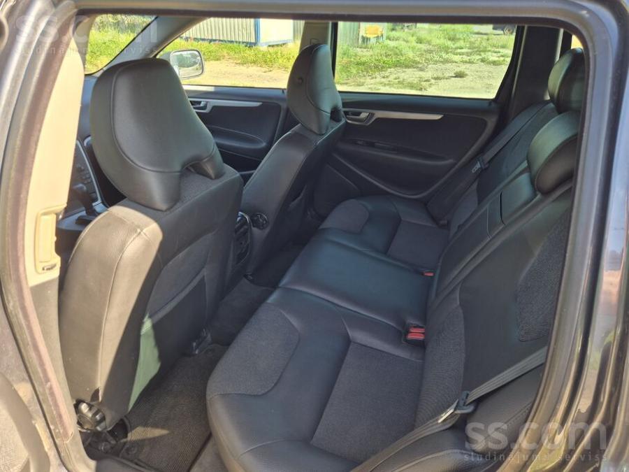 Pelēks Volvo XC70 2006 Rīga, ar dzinēja tilpumu 2.40 L un nobraukumu 344 tūkst. km par 3250 €, foto 8 vietnē AUTOMOTO.COM.LV