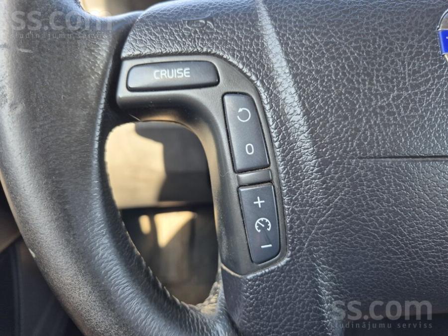 Pelēks Volvo XC70 2006 Rīga, ar dzinēja tilpumu 2.40 L un nobraukumu 344 tūkst. km par 3250 €, foto 12 vietnē AUTOMOTO.COM.LV