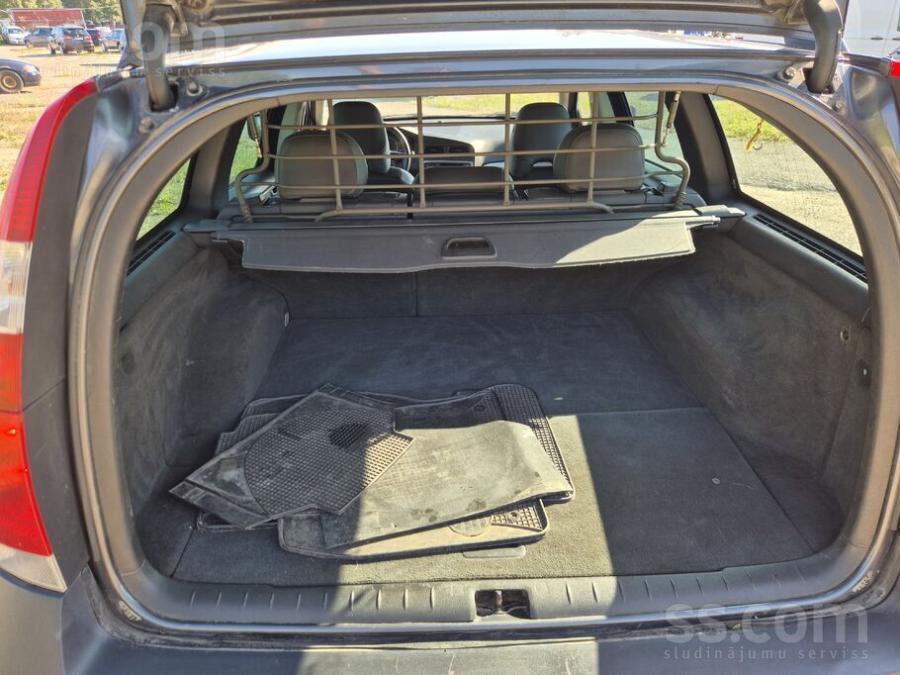 Pelēks Volvo XC70 2006 Rīga, ar dzinēja tilpumu 2.40 L un nobraukumu 344 tūkst. km par 3250 €, foto 14 vietnē AUTOMOTO.COM.LV