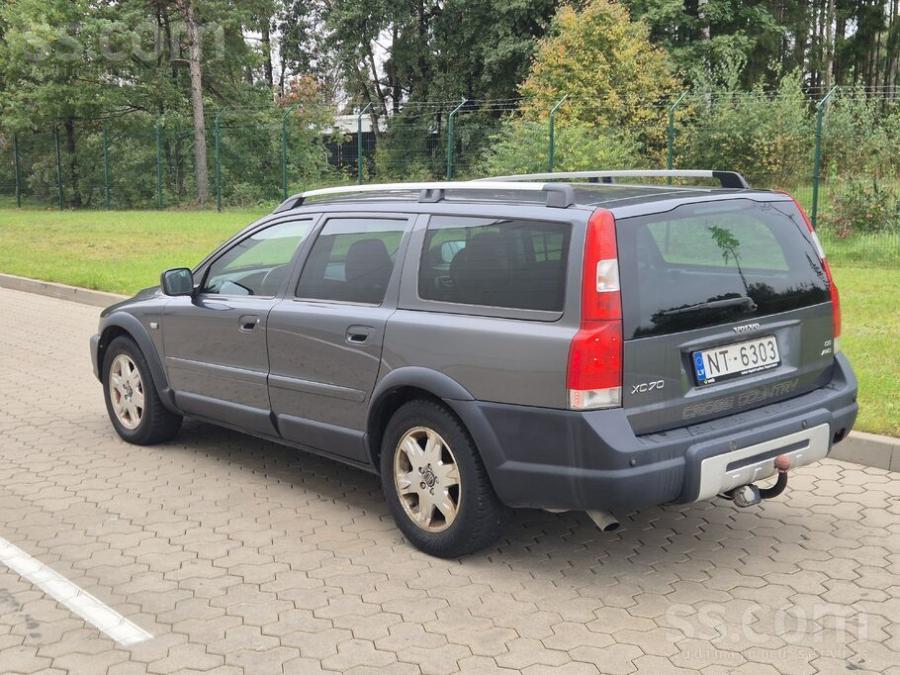 Grey Volvo XC70 2006 in Riga, with an engine capacity of 2.40 L and mileage of 344 thousand km for 2850 €, photo 3 on AUTOMOTO.COM.LV
