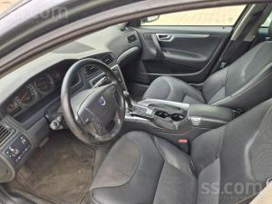 Grey Volvo XC70 2006 in Riga, with an engine capacity of 2.40 L and mileage of 344 thousand km for 2850 €, photo 7 on AUTOMOTO.COM.LV
