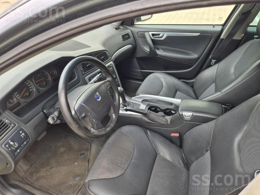 Grey Volvo XC70 2006 in Riga, with an engine capacity of 2.40 L and mileage of 344 thousand km for 2850 €, photo 7 on AUTOMOTO.COM.LV