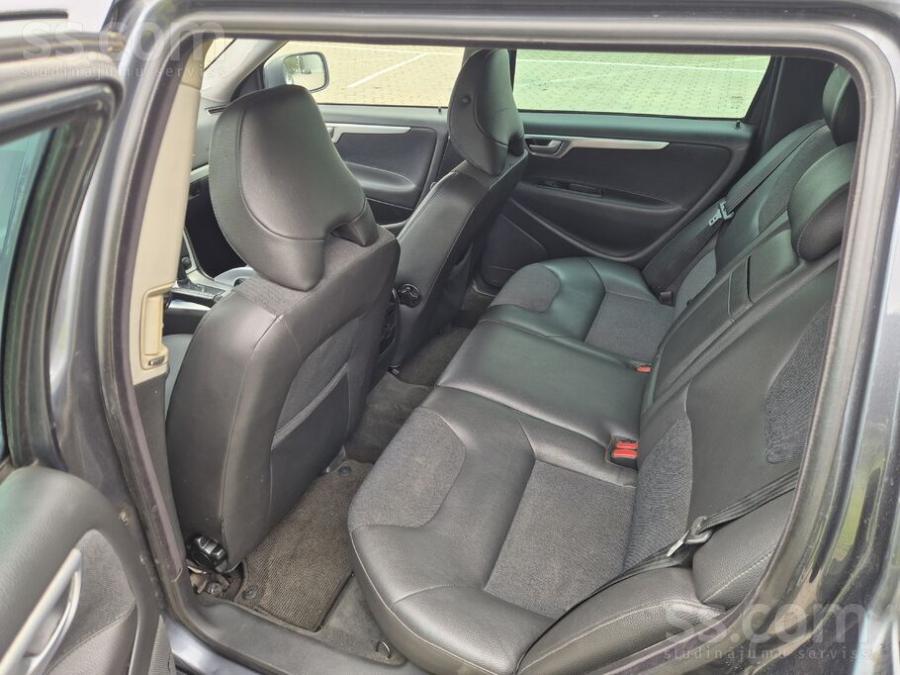 Grey Volvo XC70 2006 in Riga, with an engine capacity of 2.40 L and mileage of 344 thousand km for 2850 €, photo 8 on AUTOMOTO.COM.LV