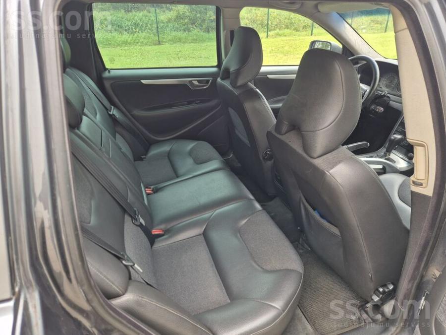 Grey Volvo XC70 2006 in Riga, with an engine capacity of 2.40 L and mileage of 344 thousand km for 2850 €, photo 9 on AUTOMOTO.COM.LV