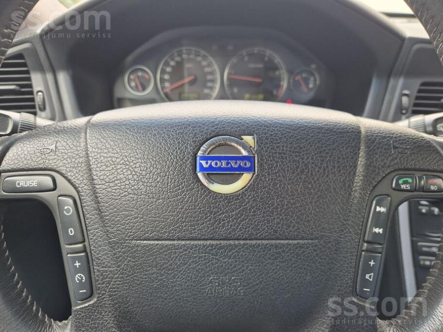 Grey Volvo XC70 2006 in Riga, with an engine capacity of 2.40 L and mileage of 344 thousand km for 2850 €, photo 12 on AUTOMOTO.COM.LV