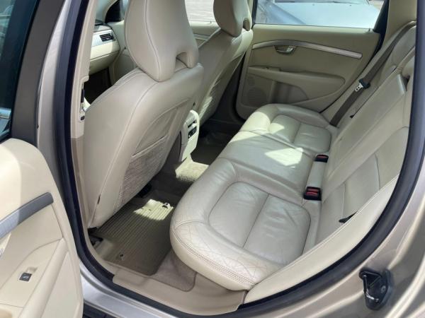 Grey Volvo XC70 2007 in Riga, with an engine capacity of 2.40 L and mileage of 413 thousand km for 6750 €, photo 5 on AUTOMOTO.COM.LV