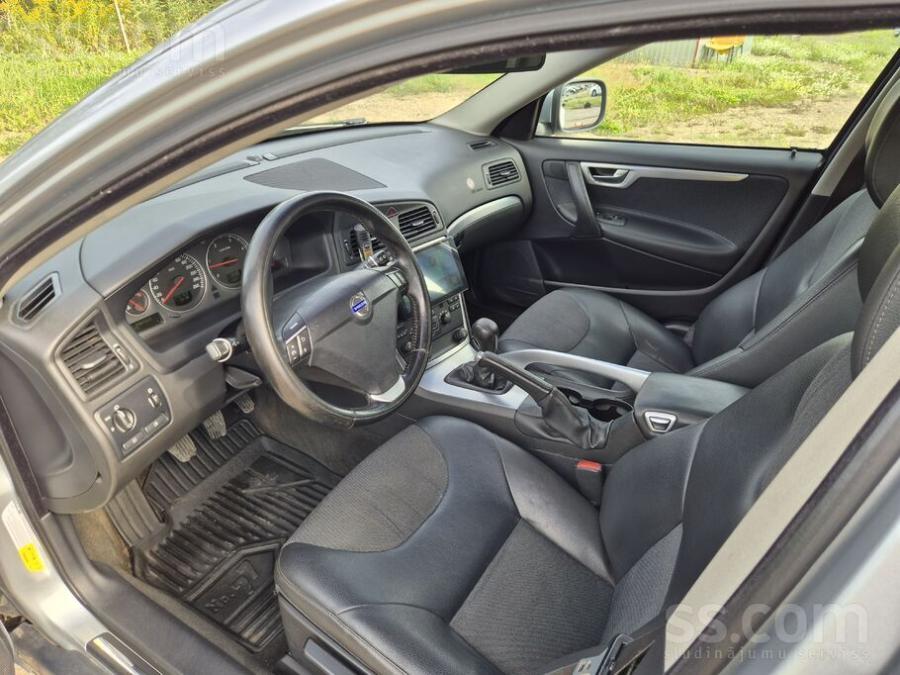Pelēks Volvo XC70 2007 Rīga, ar dzinēja tilpumu 2.40 L un nobraukumu 272 tūkst. km par 4350 €, foto 7 vietnē AUTOMOTO.COM.LV