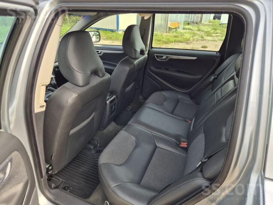 Pelēks Volvo XC70 2007 Rīga, ar dzinēja tilpumu 2.40 L un nobraukumu 272 tūkst. km par 4350 €, foto 8 vietnē AUTOMOTO.COM.LV