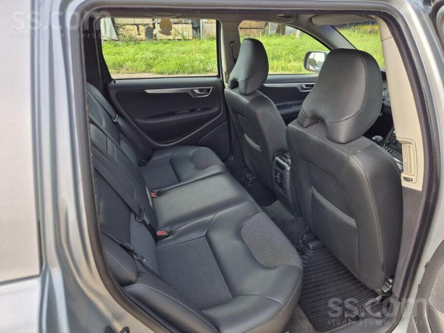 Pelēks Volvo XC70 2007 Rīga, ar dzinēja tilpumu 2.40 L un nobraukumu 272 tūkst. km par 4350 €, foto 9 vietnē AUTOMOTO.COM.LV