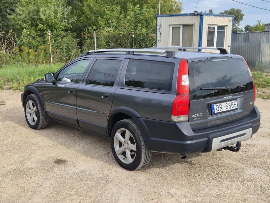 Grey Volvo XC70 2007 in Riga, with an engine capacity of 2.40 L and mileage of 353 thousand km for 3750 €, photo 5 on AUTOMOTO.COM.LV