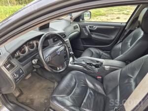 Grey Volvo XC70 2007 in Riga, with an engine capacity of 2.40 L and mileage of 353 thousand km for 3750 €, photo 7 on AUTOMOTO.COM.LV