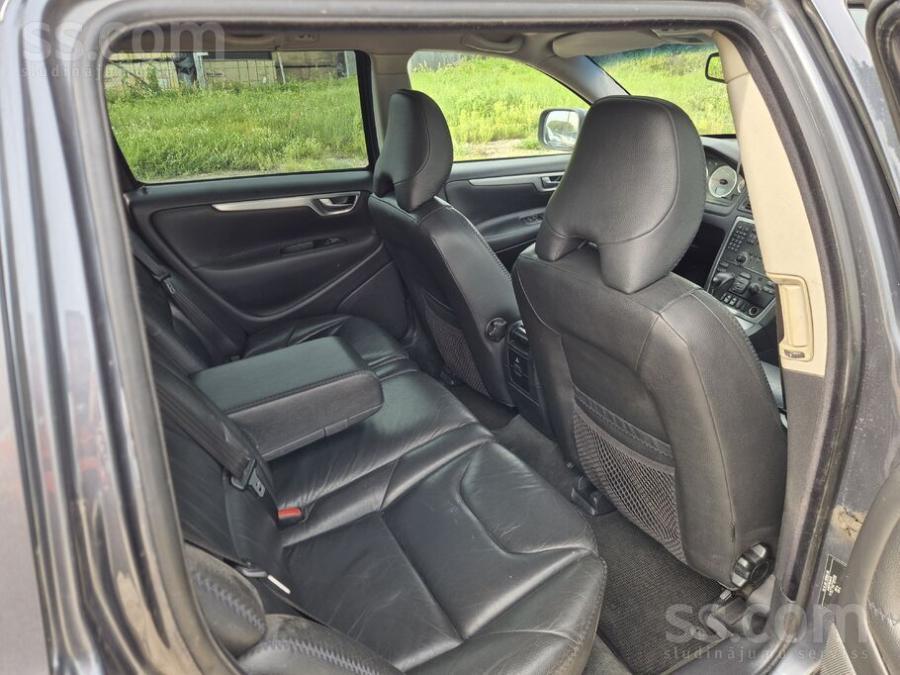 Grey Volvo XC70 2007 in Riga, with an engine capacity of 2.40 L and mileage of 353 thousand km for 3750 €, photo 9 on AUTOMOTO.COM.LV